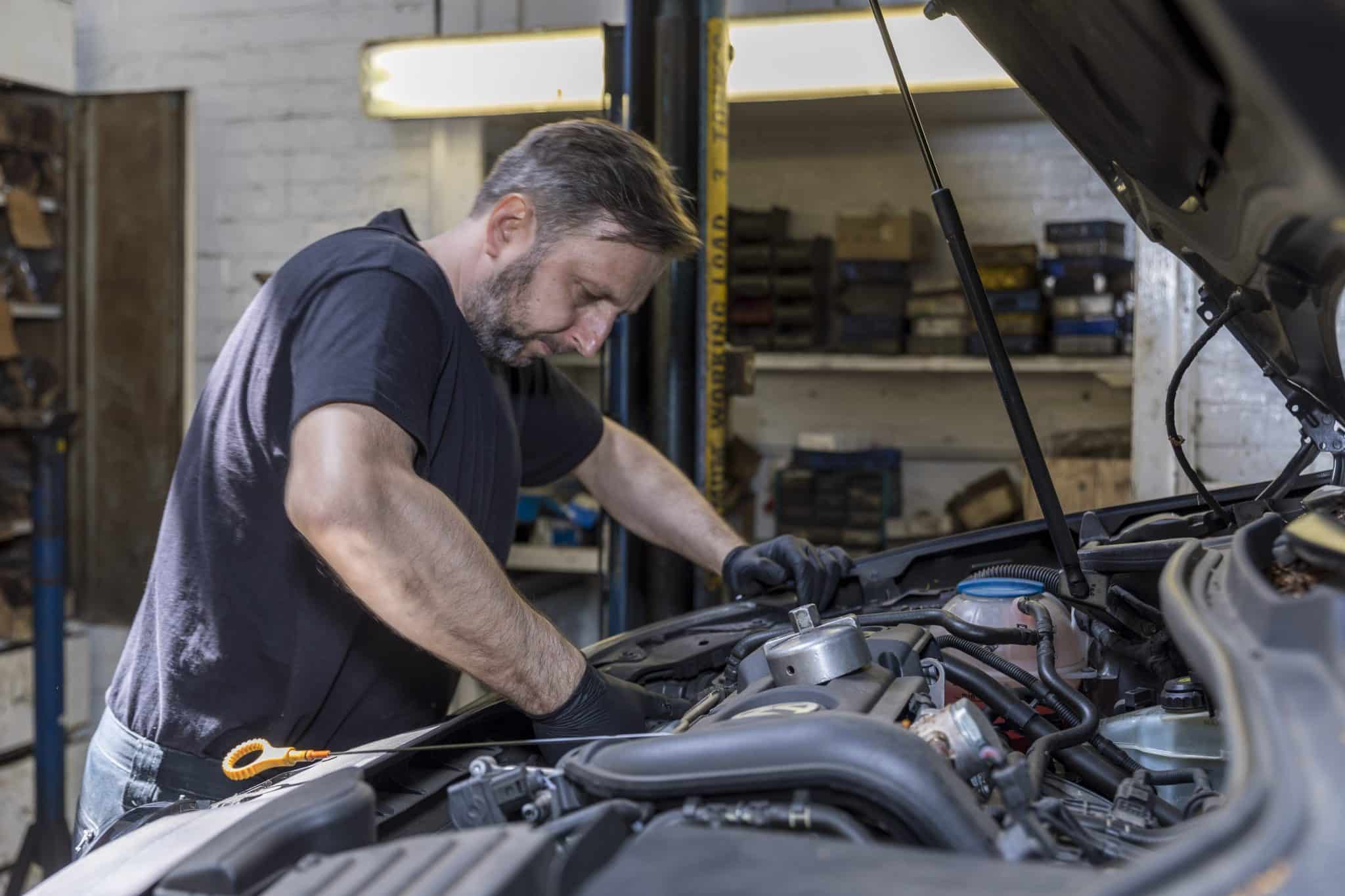 Five Reasons to Service Your Car Regularly | CB Motors London